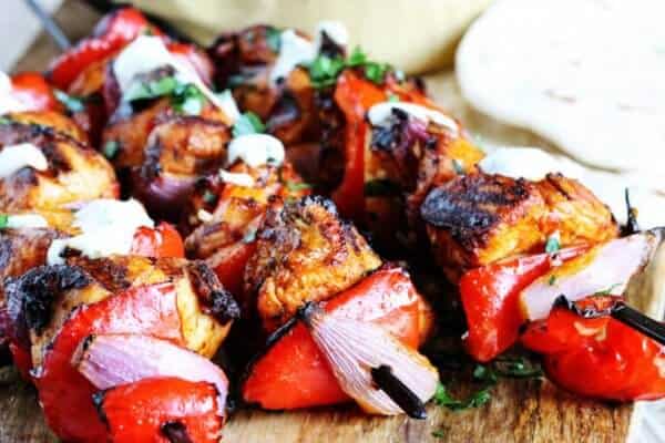 Mediterranean Chicken Kebabs with Garlic Yogurt Sauce - Eating European
