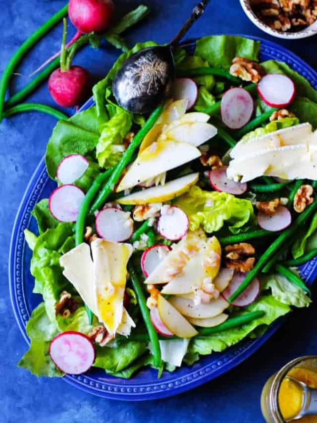 FRENCH SALAD WITH BRIE AND PEARS - Eating European