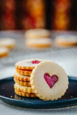 Linzer cookies (Linecké cukroví) – Traditional Czech Recipe - Eating ...